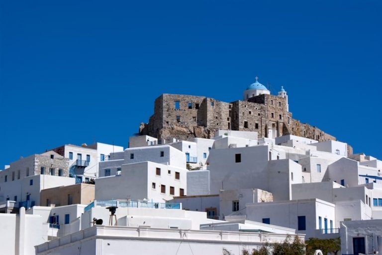 Why the houses in Greece are white and blue? Unfolding Greece