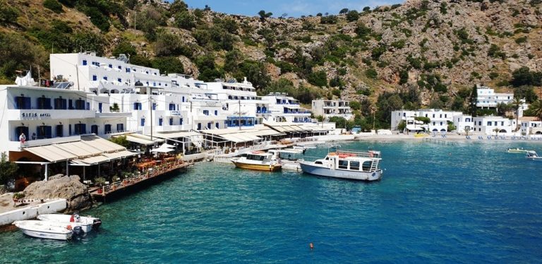 Why the houses in Greece are white and blue? Unfolding Greece