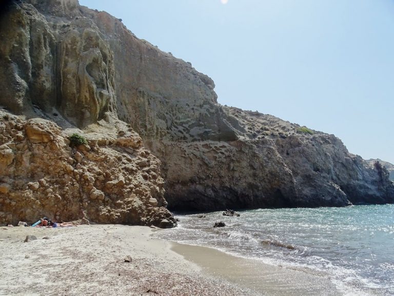 A Guide to Tsigrado Beach in Milos - Unfolding Greece